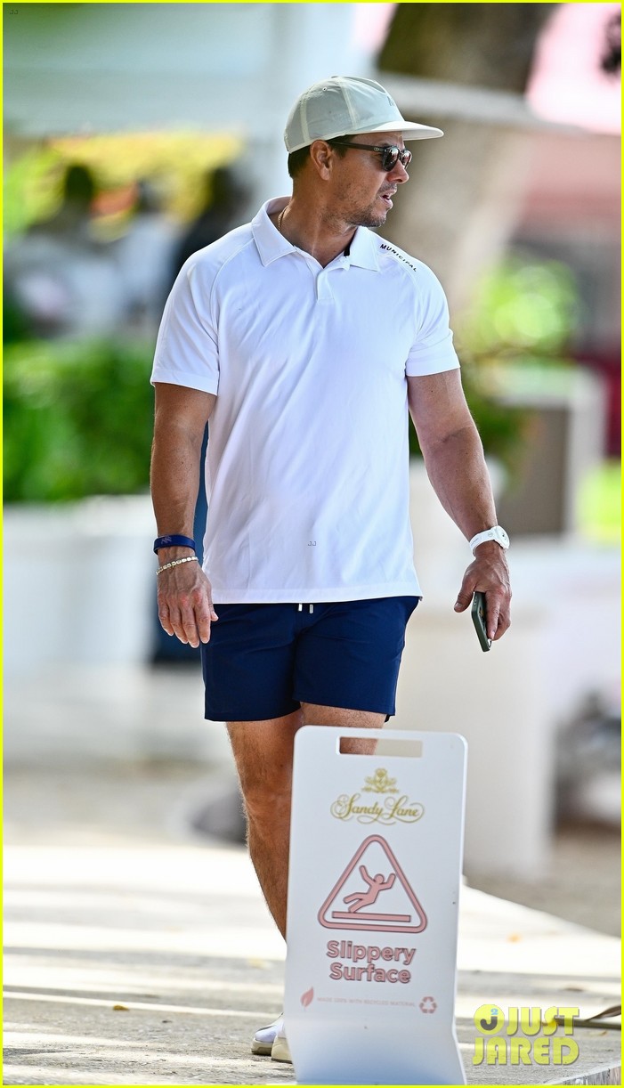 Mark Wahlberg Swims With Wife Rhea Durham During Relaxing Barbados ...