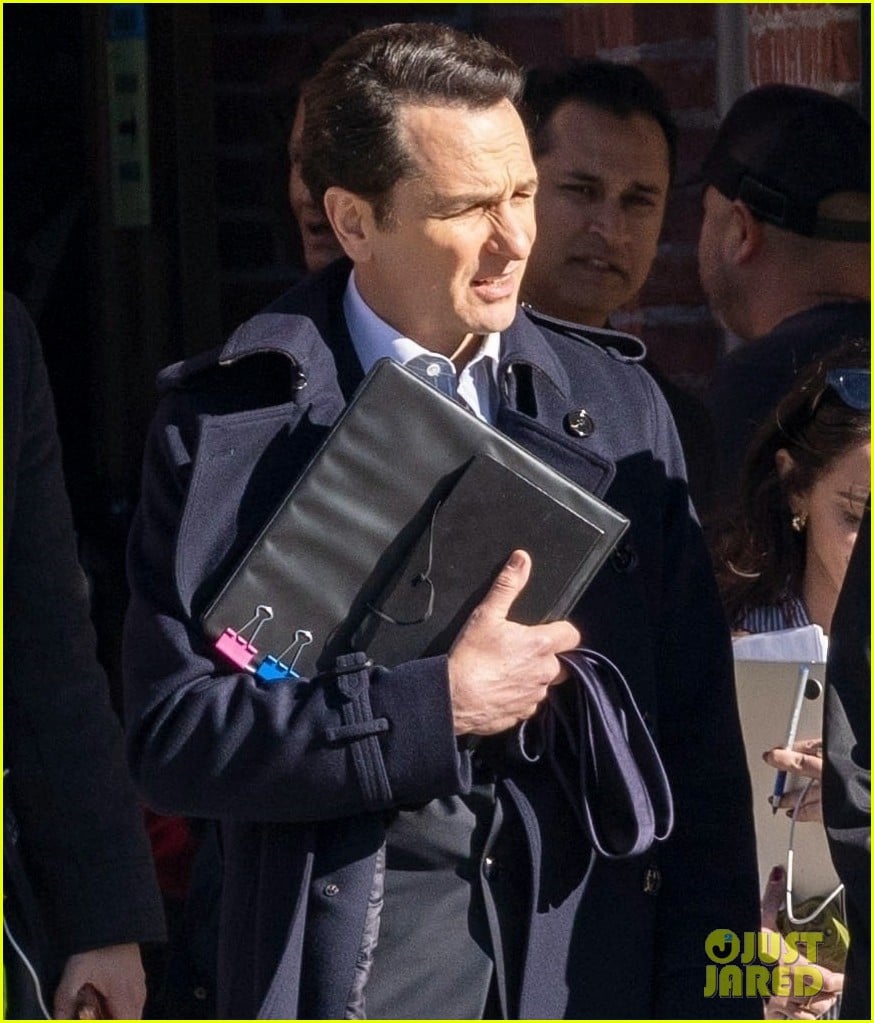 Rachel Brosnahan & Matthew Rhys Film 'Presumed Innocent' Season 2 in L ...