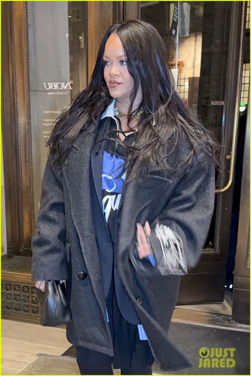 Rihanna Looks Stylish in Oversized Coat for Dinner Out in Los Angeles ...