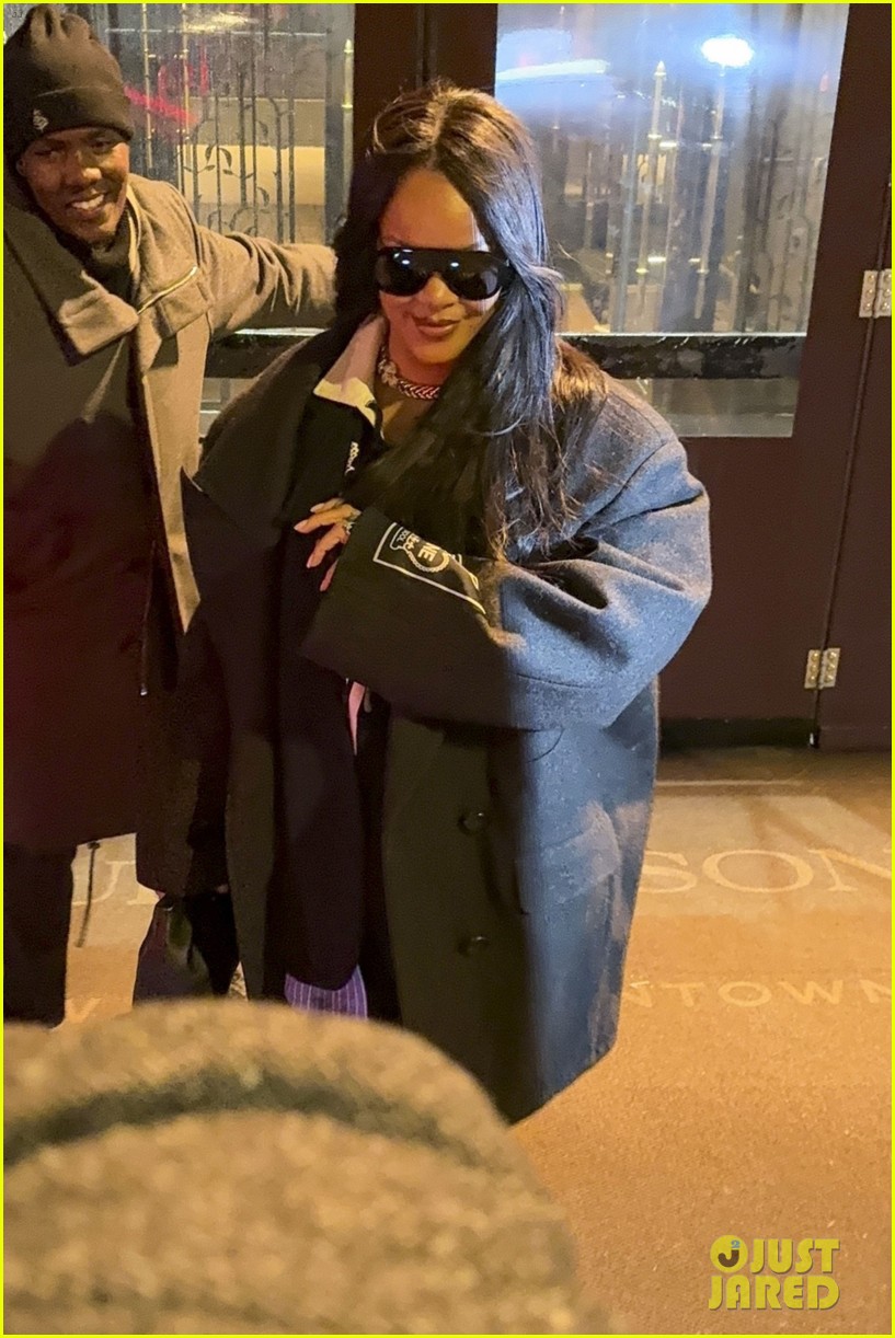 Rihanna Looks Stylish in Oversized Coat for Dinner Out in Los Angeles ...