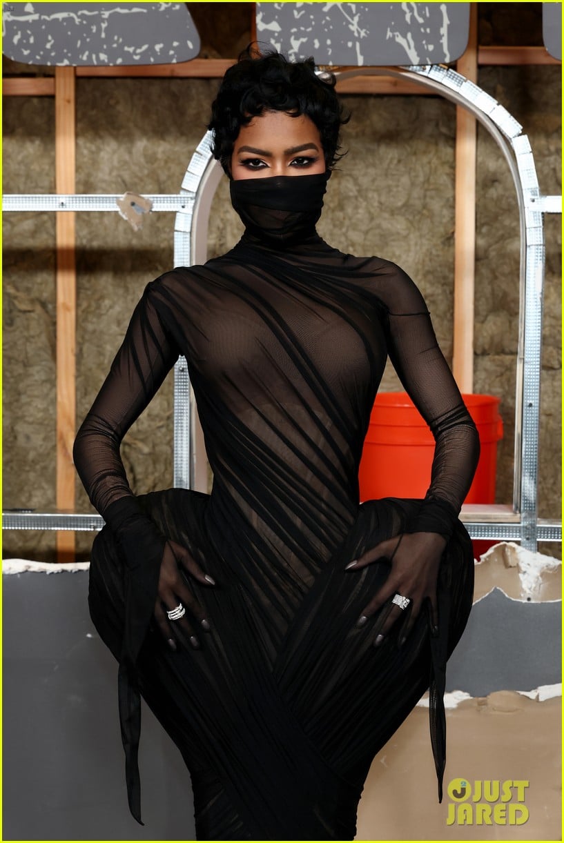 Ben Affleck & Matt Damon Join New Golden Globe Winner Teyana Taylor at ...