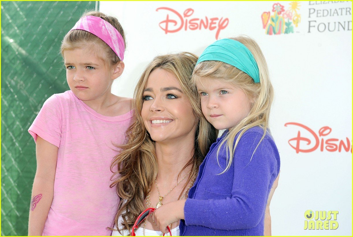 Lola Sheen Denies Sami Sheen's Claim That She's Dating Her Sister's Ex ...