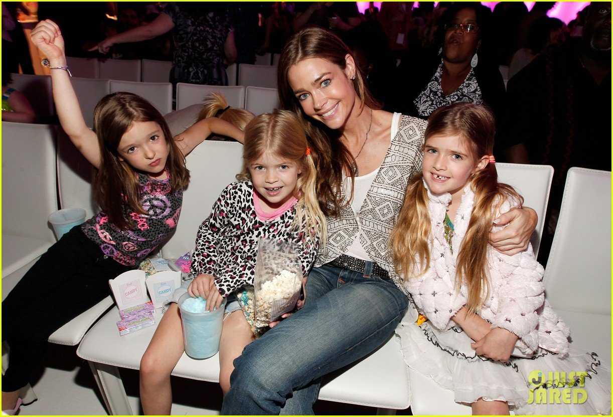 Lola Sheen Denies Sami Sheen's Claim That She's Dating Her Sister's Ex ...