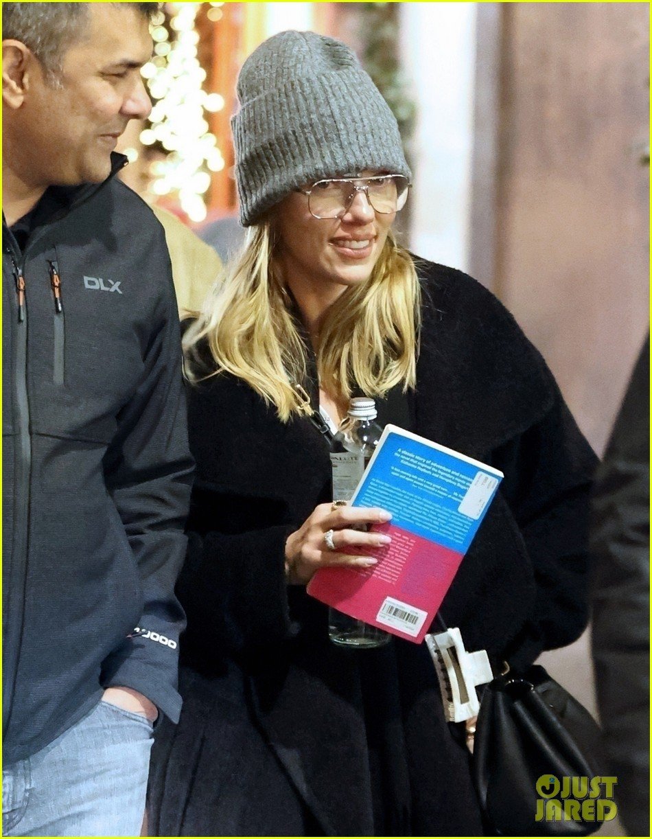 Scarlett Johansson Reunites with Director Wes Anderson for Dinner in ...