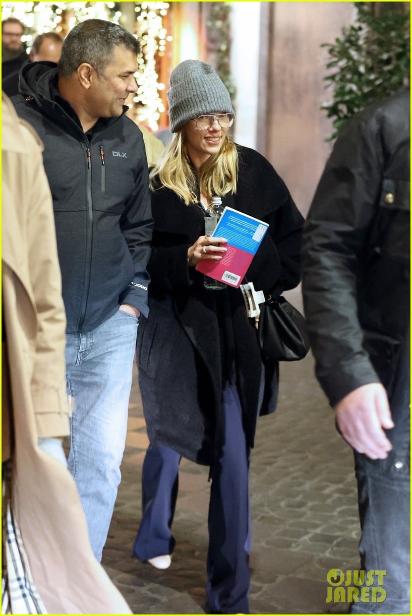 Scarlett Johansson Reunites with Director Wes Anderson for Dinner in ...