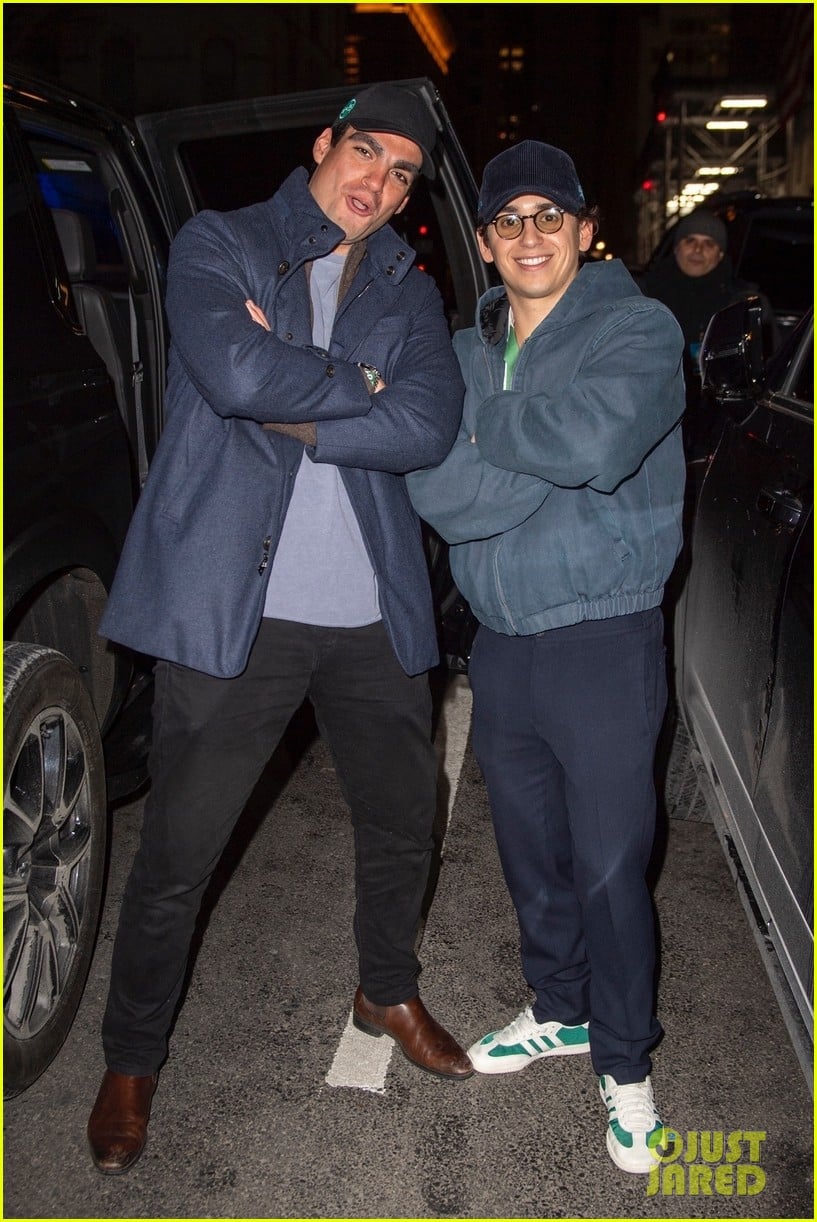 Rihanna, Sabrina Carpenter & 'Stranger Things' Cast Attend 'SNL' After ...