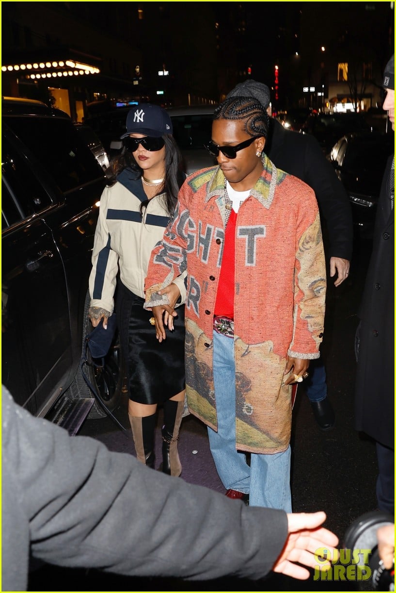 Rihanna, Sabrina Carpenter & 'Stranger Things' Cast Attend 'SNL' After ...