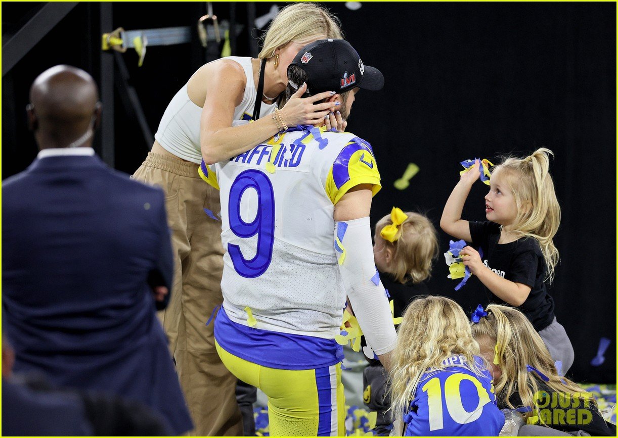 Is Matthew Stafford Married? Meet Wife Kelly & Their 4 Kids! (Photos ...