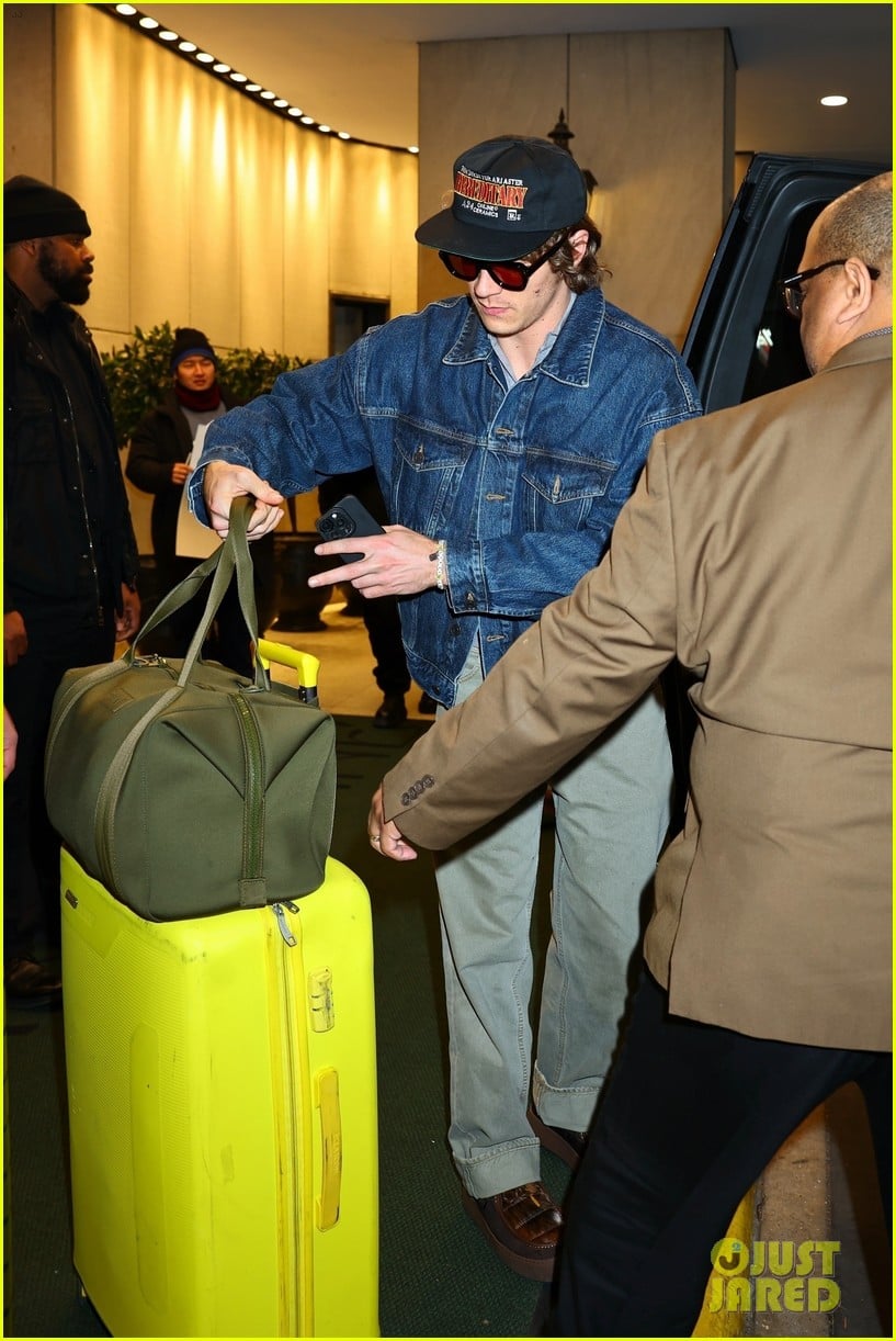 Connor Storrie & François Arnaud Catch Flight Out of NYC Together After ...