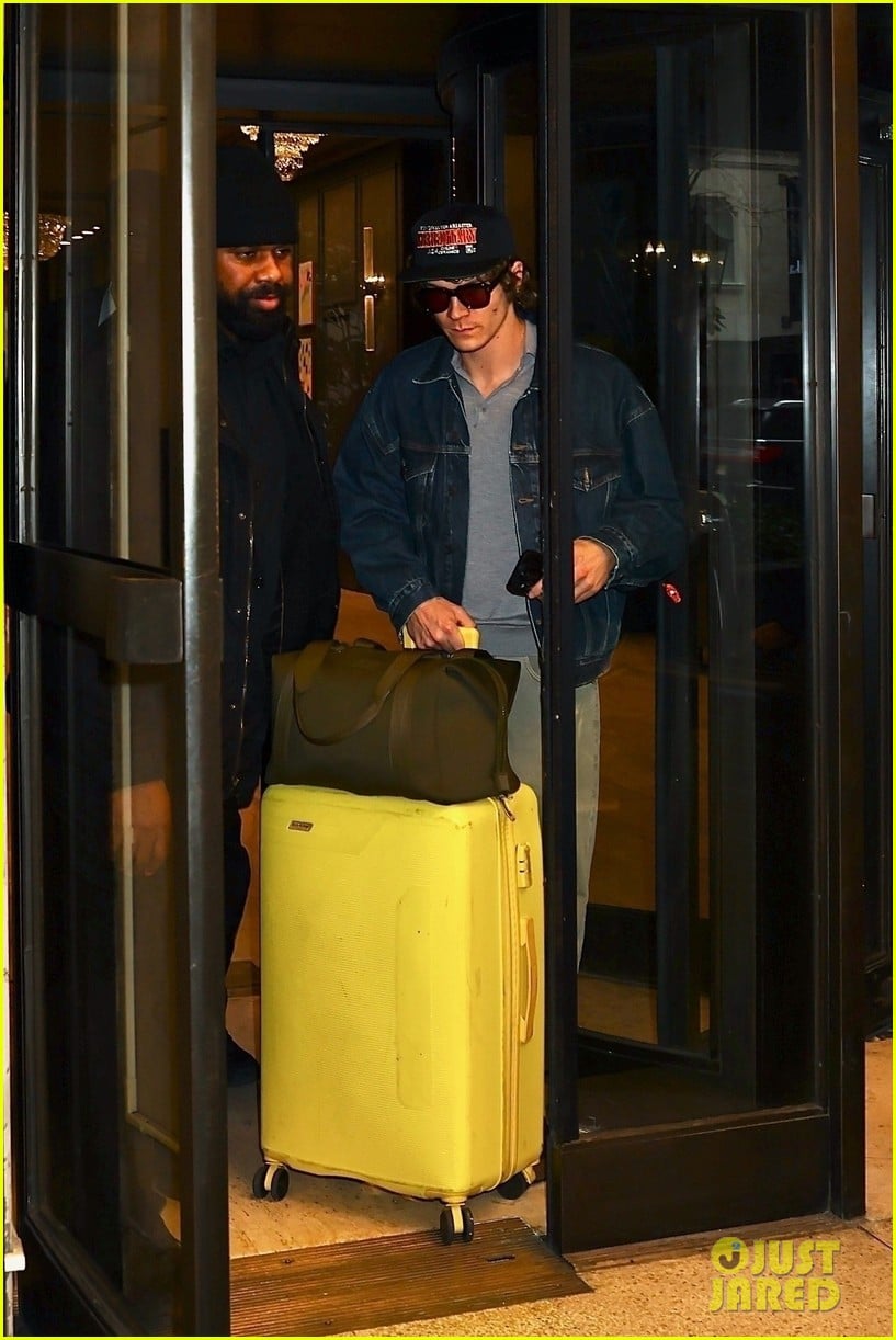Connor Storrie & François Arnaud Catch Flight Out of NYC Together After ...