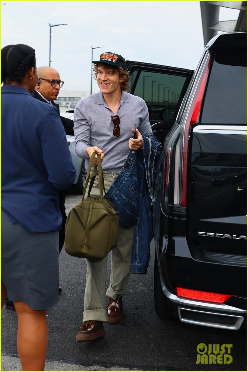 Connor Storrie & François Arnaud Catch Flight Out of NYC Together After ...