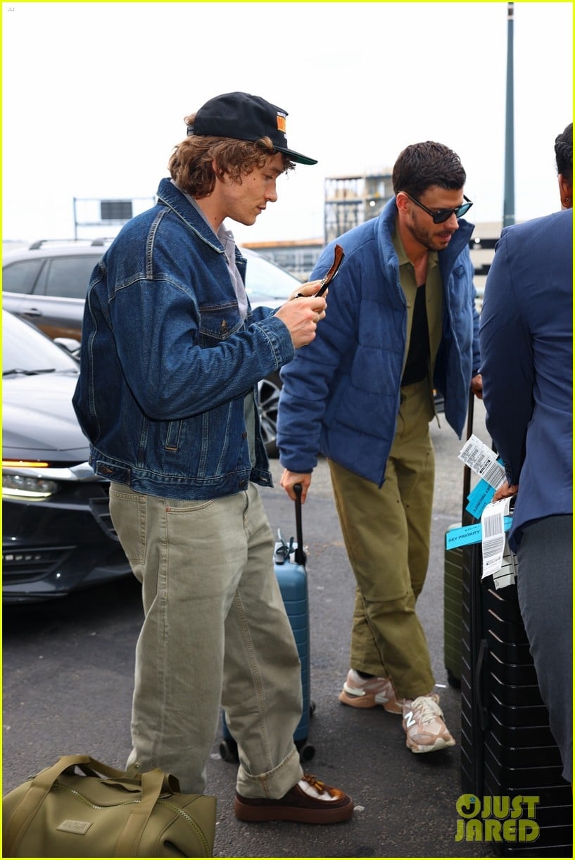 Connor Storrie & François Arnaud Catch Flight Out of NYC Together After ...