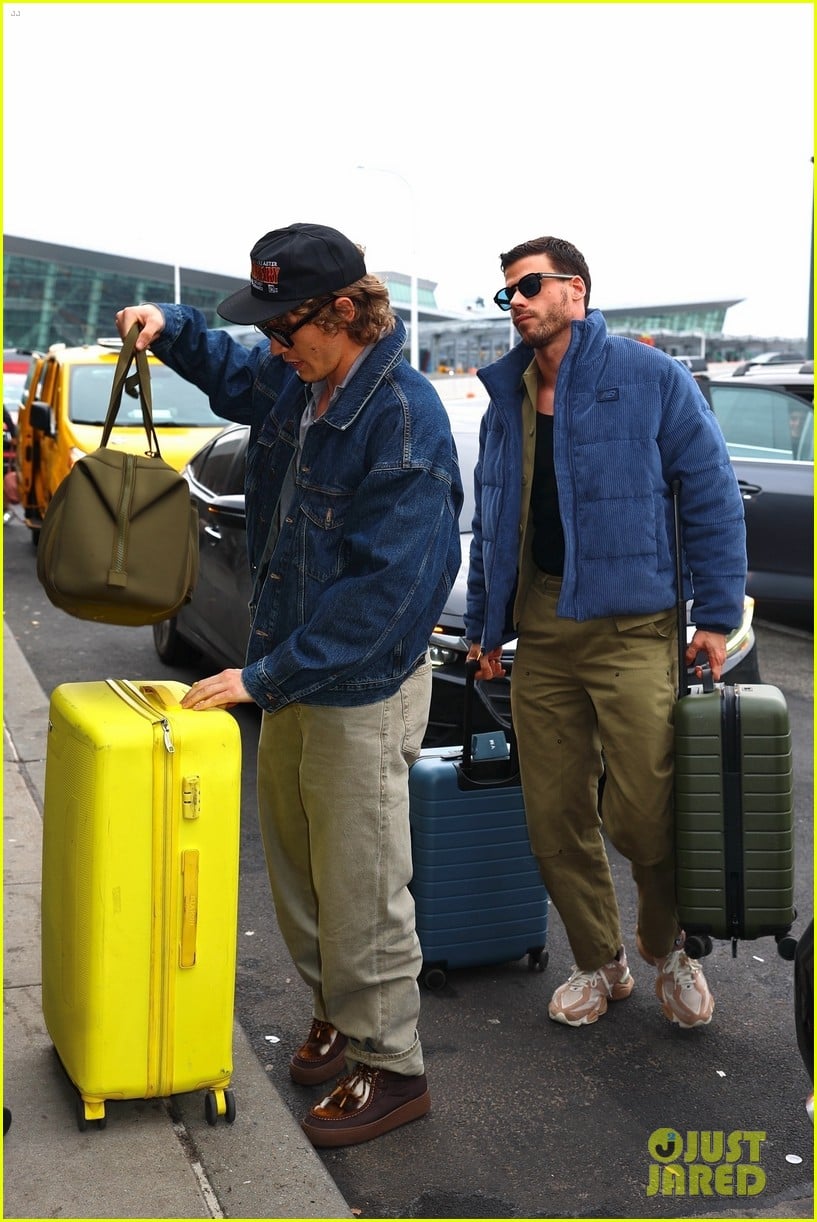 Connor Storrie & François Arnaud Catch Flight Out of NYC Together After ...