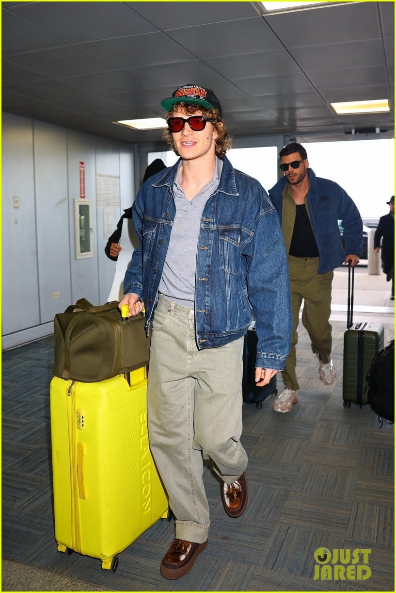 Connor Storrie & François Arnaud Catch Flight Out of NYC Together After ...
