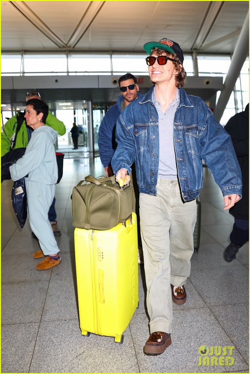 Connor Storrie & François Arnaud Catch Flight Out of NYC Together After ...
