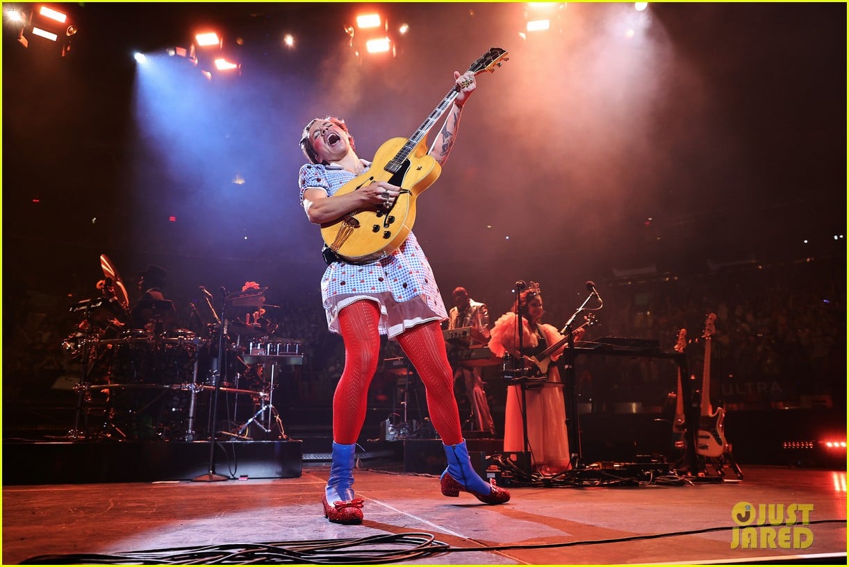 Harry Styles Adds More Wembley Dates on 'Together, Together' Tour, Sets ...