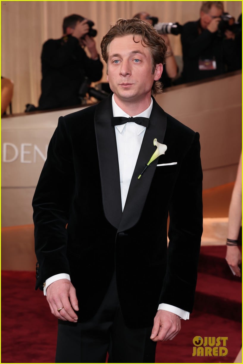 Jeremy Allen White & Ayo Edebiri Bring 'The Bear' to Golden Globes 2026 ...