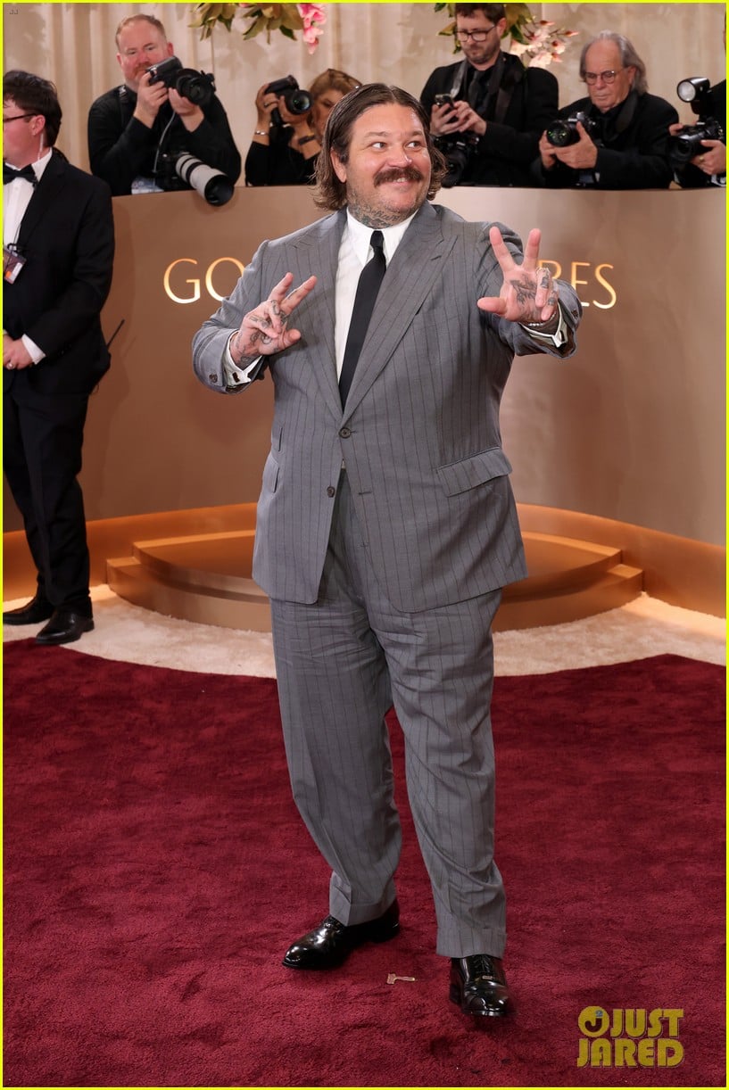 Jeremy Allen White & Ayo Edebiri Bring 'The Bear' to Golden Globes 2026 ...