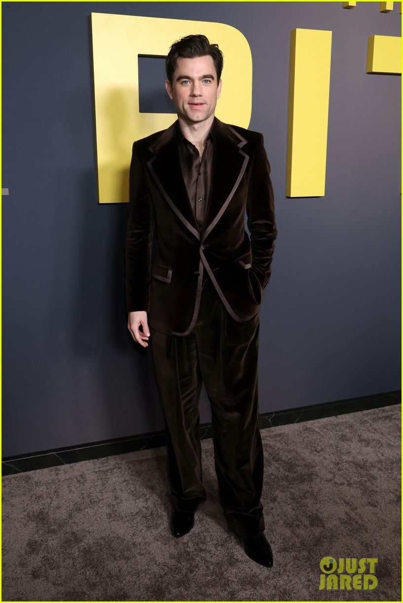 Noah Wyle is Joined by Wife Sara Wells & Two of His Kids at 'The Pitt ...