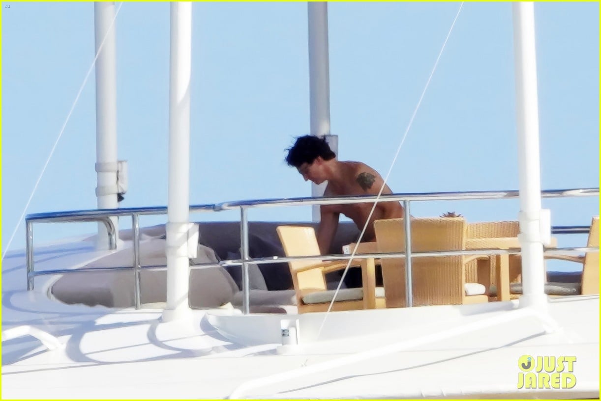 Justin Trudeau Goes Shirtless on Yacht Vacation in St. Barths: Photo ...