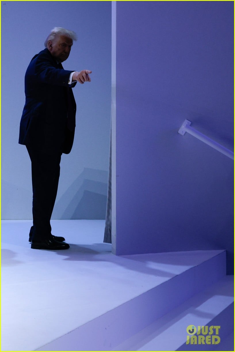 Donald Trump Seen with Heavy Bruising on His Hand. White House Reveals ...