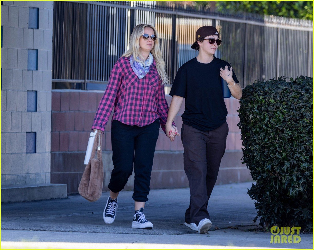 Anna Camp & Girlfriend Jade Whipkey Hold Hands During Day Out in L.A ...