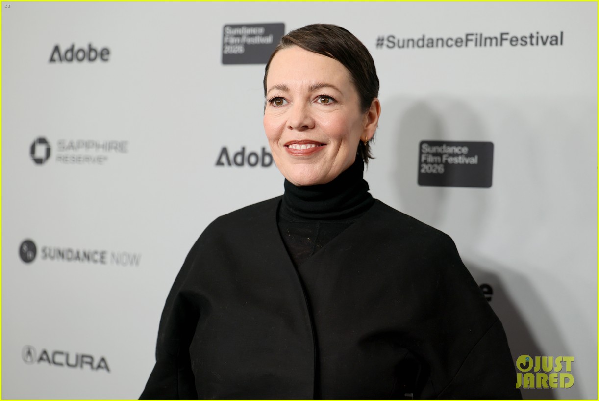 Olivia Colman & Alexander Skarsgard Tease Uncoventional Romance at ...