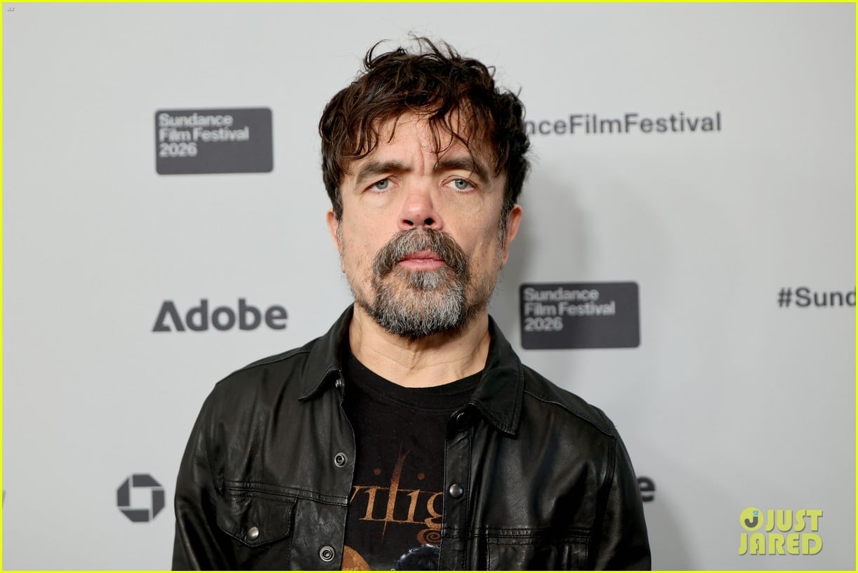 Olivia Colman & Alexander Skarsgard Tease Uncoventional Romance at ...