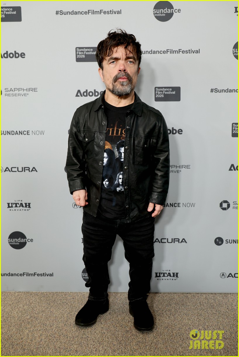 Olivia Colman & Alexander Skarsgard Tease Uncoventional Romance at ...