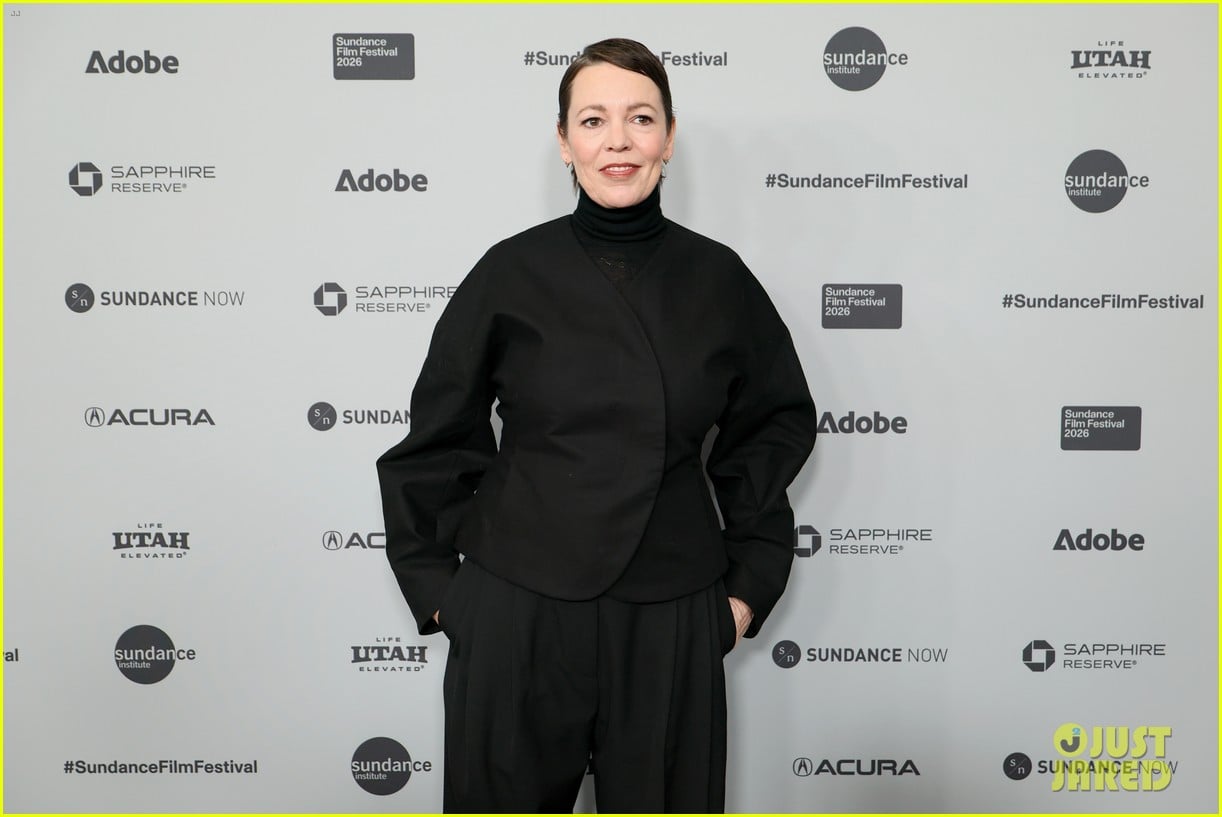 Olivia Colman & Alexander Skarsgard Tease Uncoventional Romance at ...