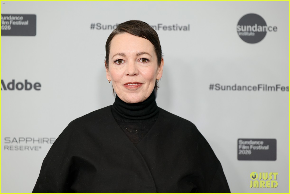 Olivia Colman & Alexander Skarsgard Tease Uncoventional Romance at ...