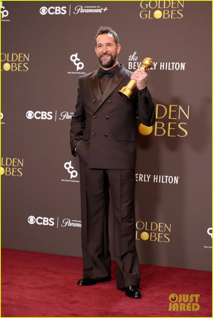 Noah Wyle Wins His First Golden Globe on His Wife Sara's Birthday ...