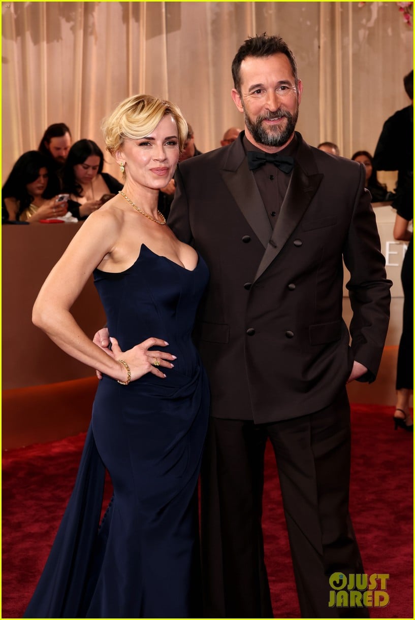 Noah Wyle Wins His First Golden Globe on His Wife Sara's Birthday ...