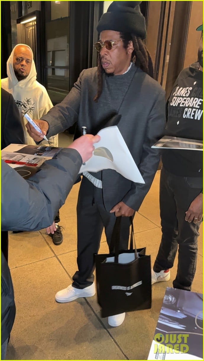 Jay-Z Signs Autographs for Fans Outside of Roc Nation Offices in NYC ...