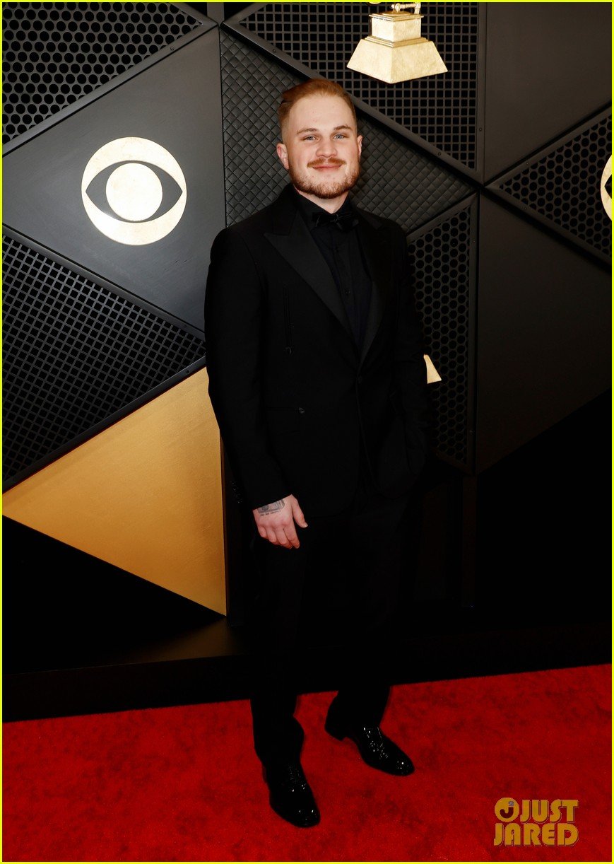 'Bad News' Lyrics & Meaning: Zach Bryan Anti-ICE Patriotic Song Goes ...