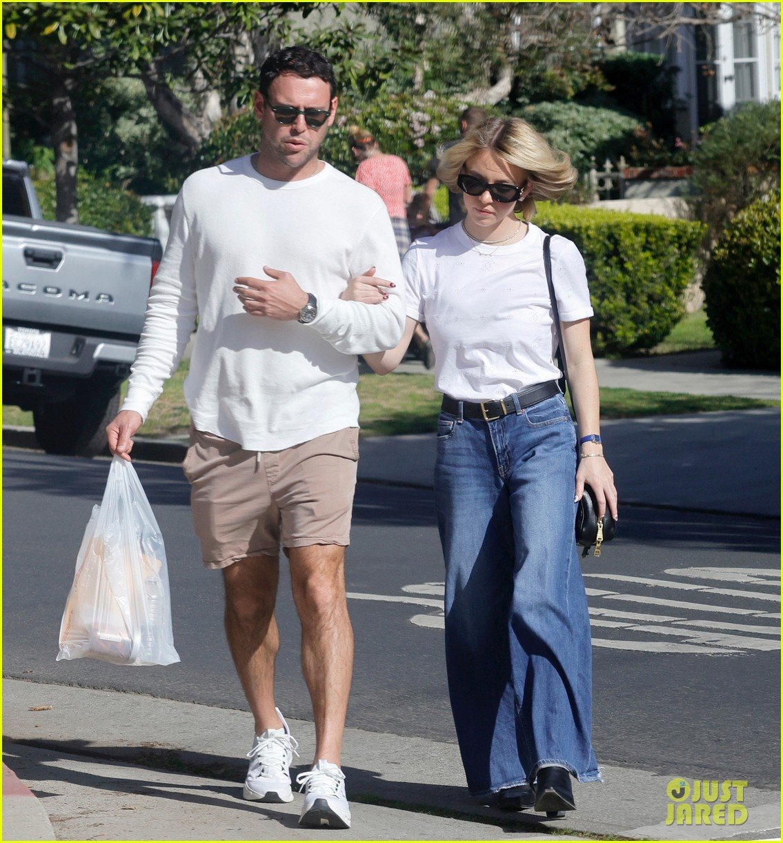 Sydney Sweeney & Boyfriend Scooter Braun Hold Hands on Stroll in ...