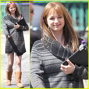 Emily VanCamp: Win a ‘Revenge’ Walk-On Role! | Emily VanCamp | Just ...