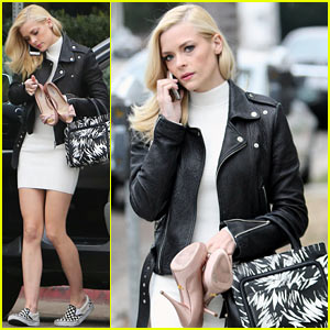 Jaime King Carries Her High Heels to Keep Her Feet Happy! | Jaime King ...