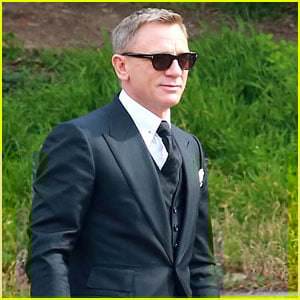 Daniel Craig Looks Suave as James Bond on ‘Spectre’ Set | Daniel Craig ...