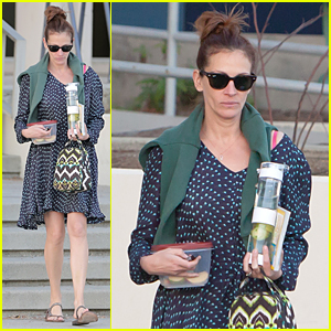 Julia Roberts Shows Reading Is Power By Hitting Library Book Sale ...