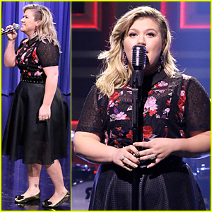 Kelly Clarkson & Jimmy Fallon Perform Epic Duets Medley – Watch Now ...
