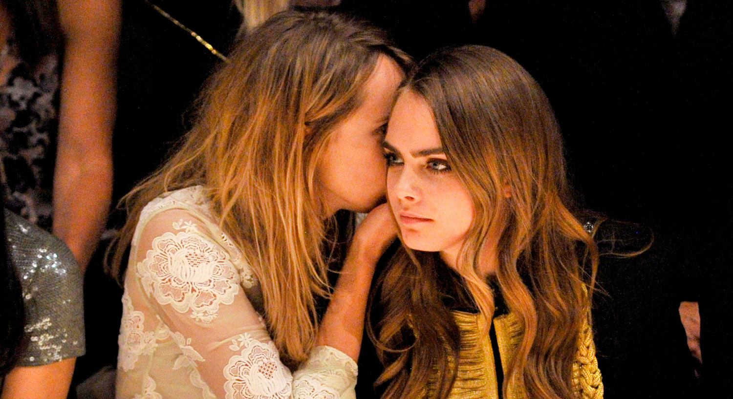 Cara Delevingne & Suki Waterhouse Buddy Up at Burberry Fashion Show ...