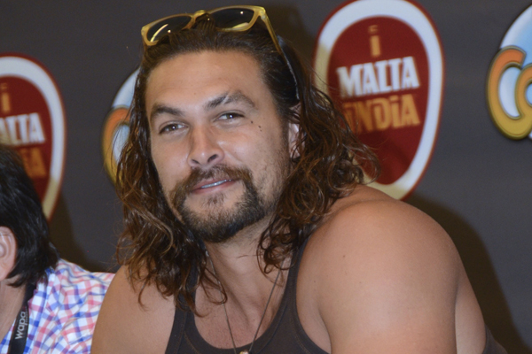 Jason Momoa’s Muscles Look Out Of Control at Puerto Rico Comic-Con ...