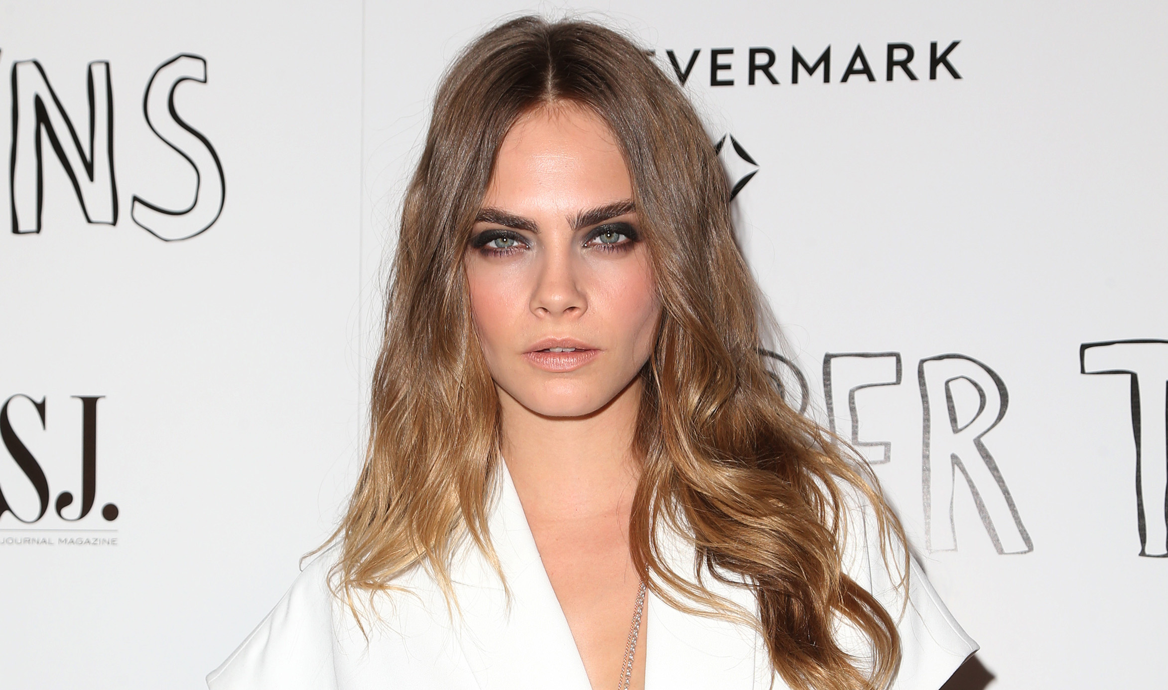 Cara Delevingne Debuts New Pink Hair Color! | Cara Delevingne ...