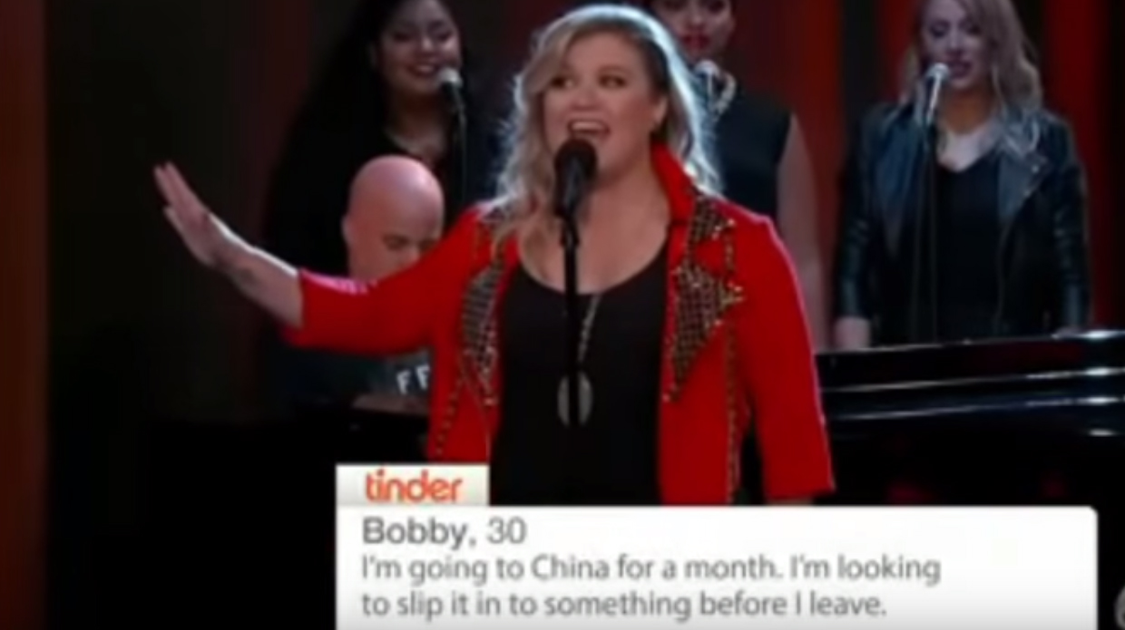 Kelly Clarkson Sings Tinder Profiles on ‘Jimmy Kimmel’ – Watch Now ...