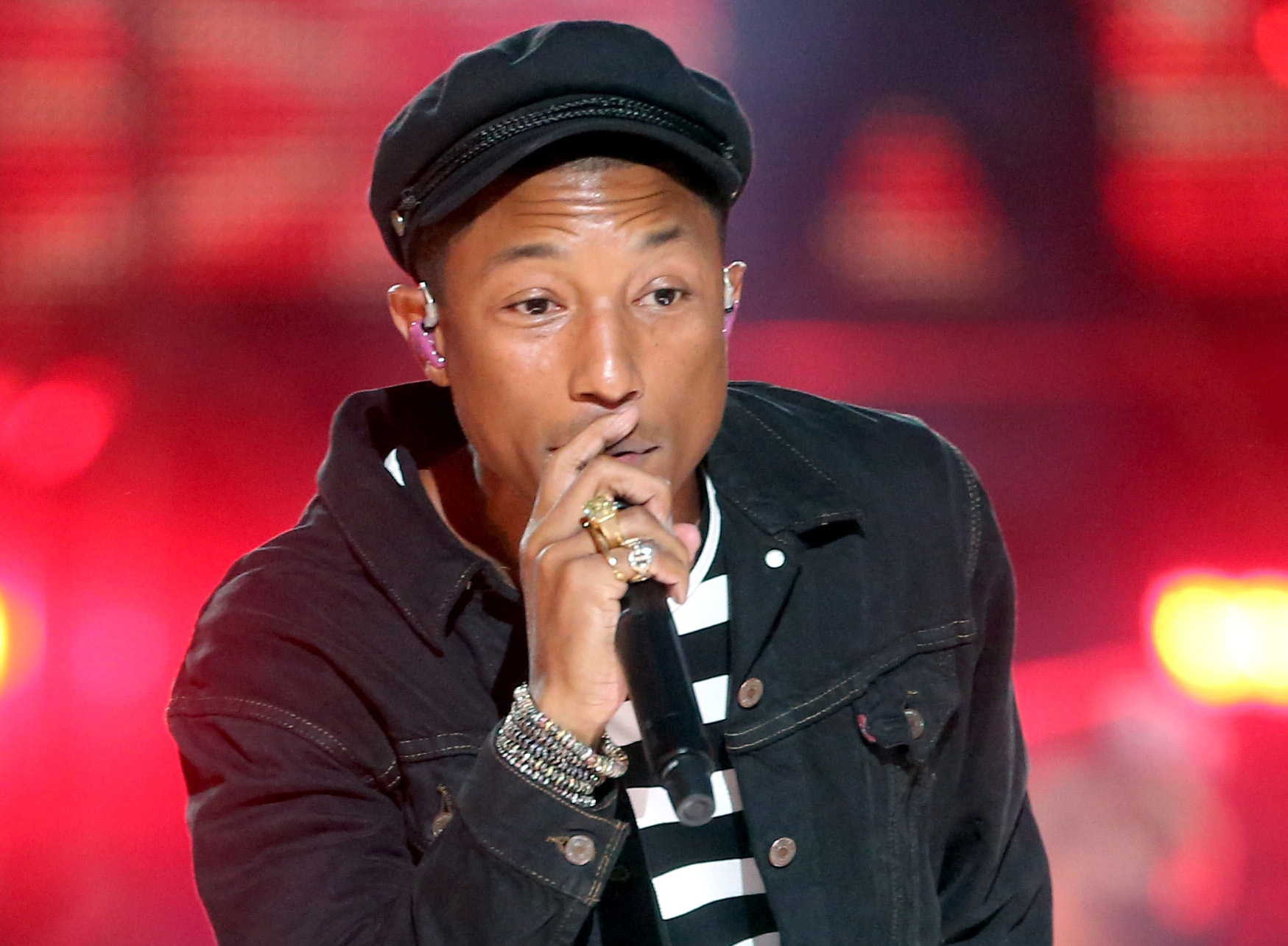 Pharrell Williams Performs ‘Freedom’ at MTV VMAs 2015 (Video) | 2015 ...