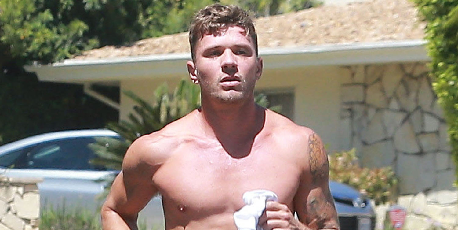 Ryan Phillippe Goes On a Shirtless Jog, Bares Super Fit Body! | Ryan ...