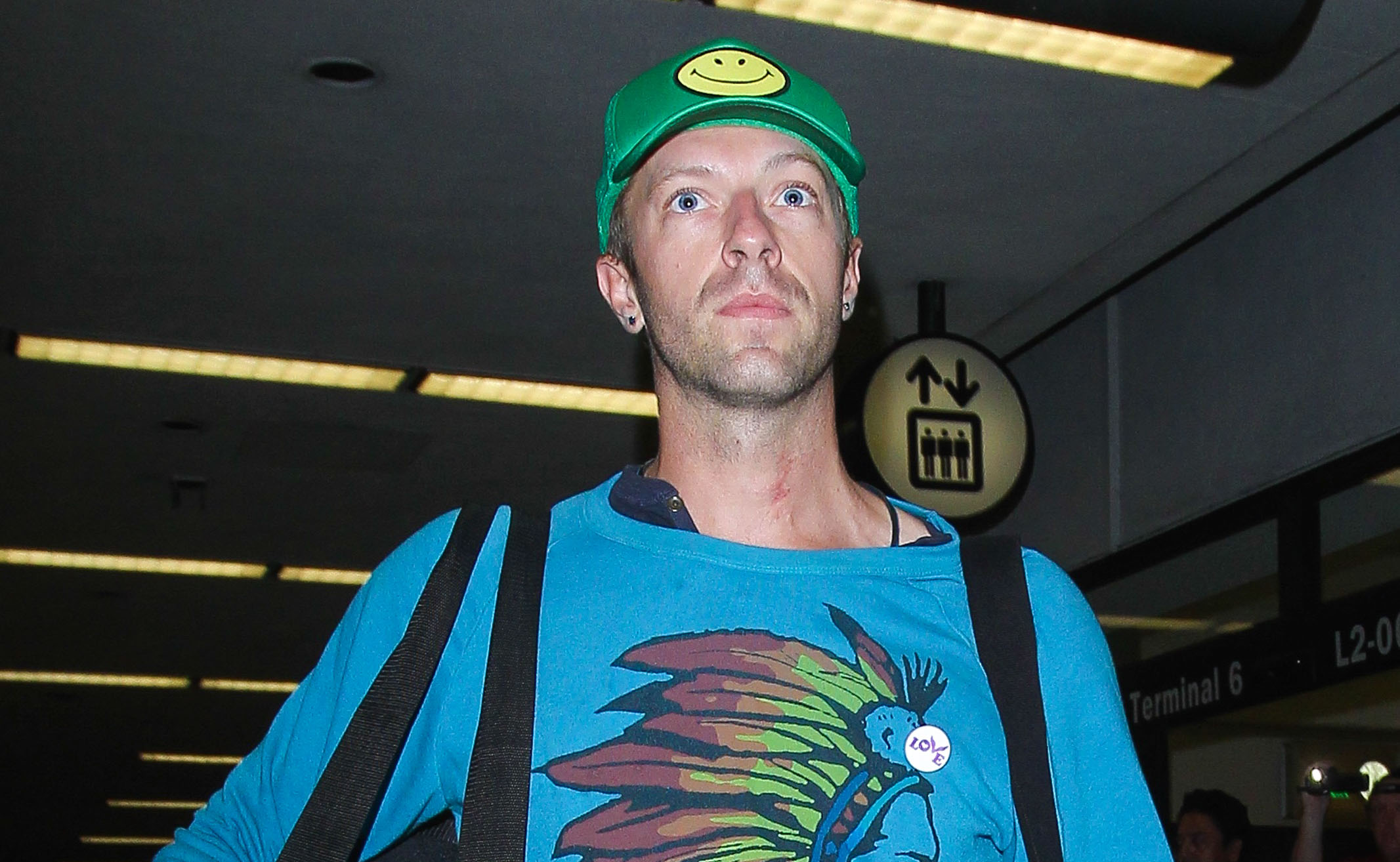 Chris Martin Jets to Los Angeles After Global Citizen Fest | Apple ...