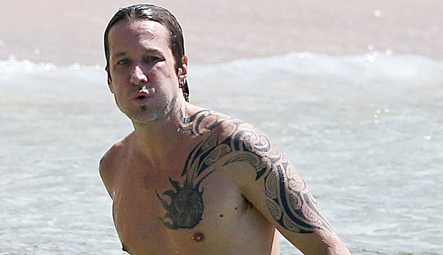 Keith Urban Went Shirtless at the Beach in Hawaii! | Keith Urban ...