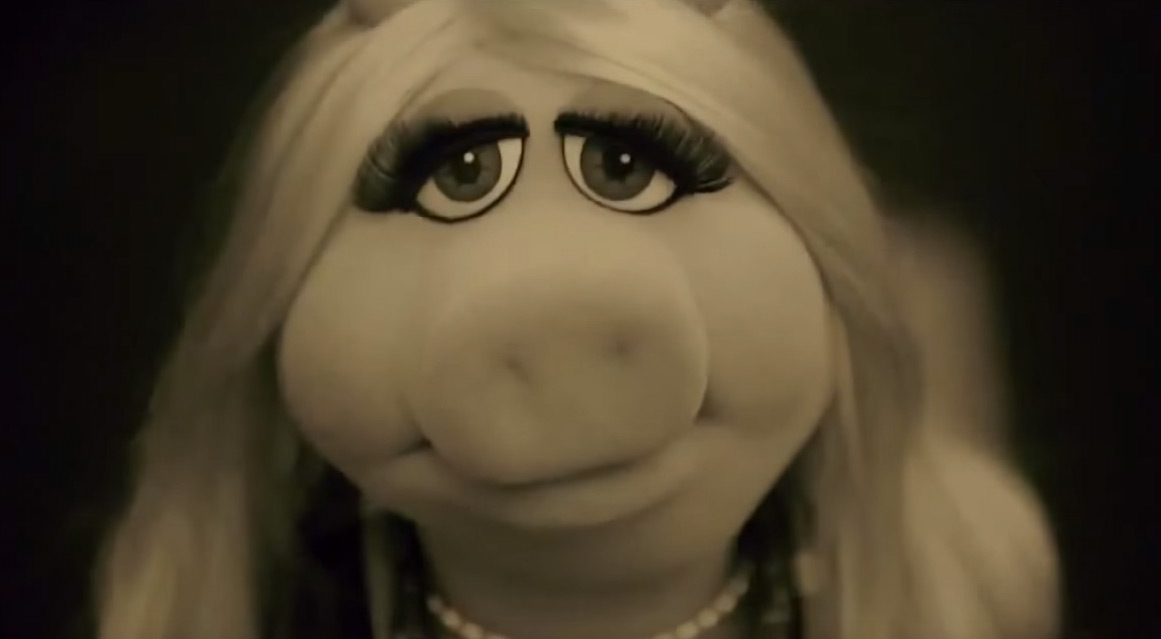 Miss Piggy Channels Adele in The Muppets’ ‘Hello’ Spoof! | Adele, Kermit the Frog, Miss Piggy ...